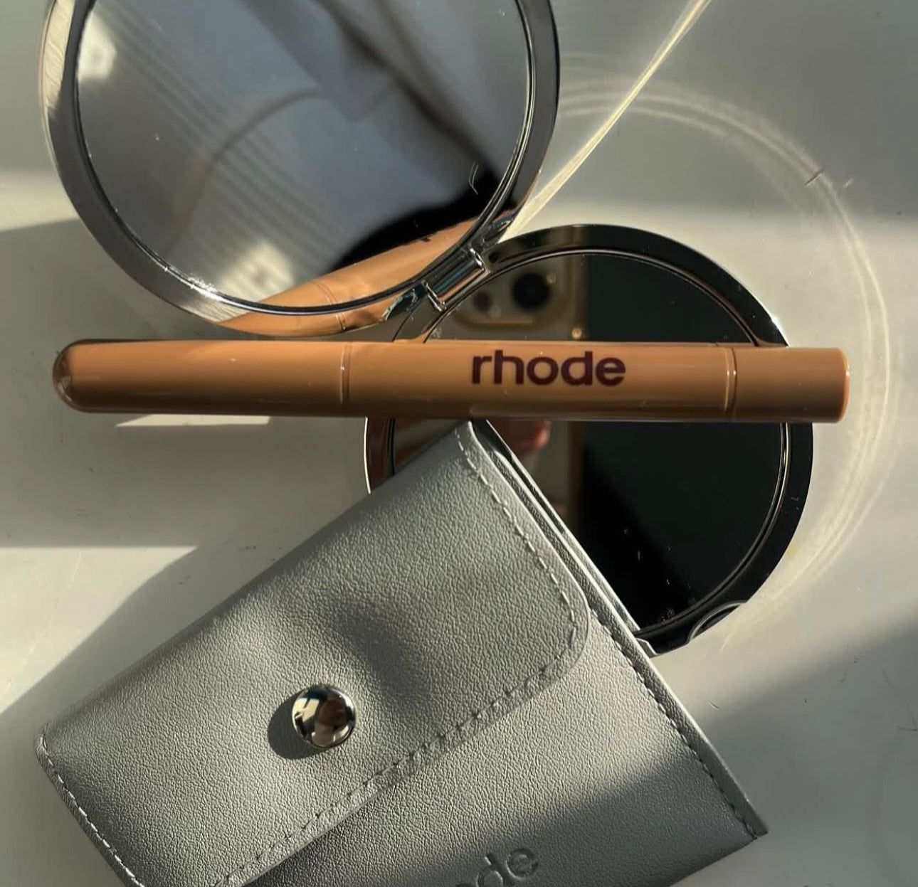 Rhode mirror espejo – Deyannira Maquillaje Original